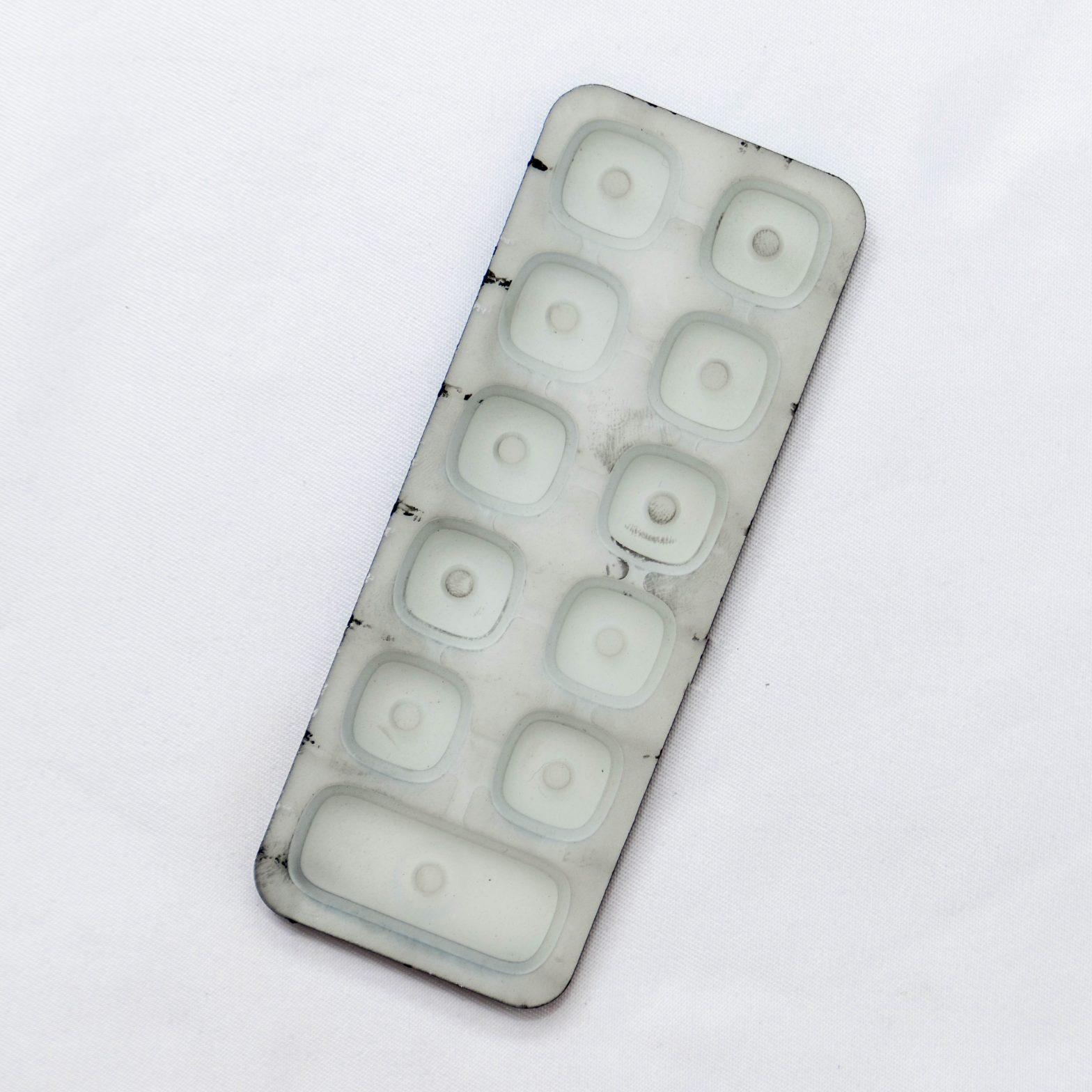 What are the customizable parts of the silicone rubber keypad?